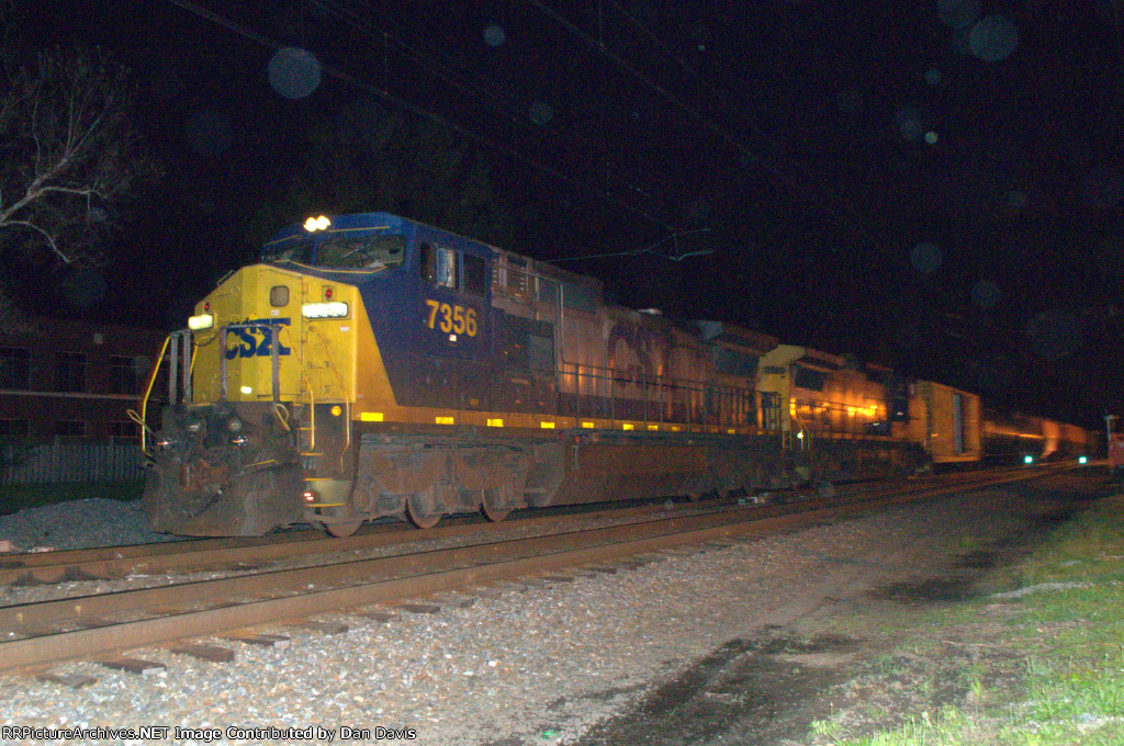CSX C40-8W 7356 leads Q418-17